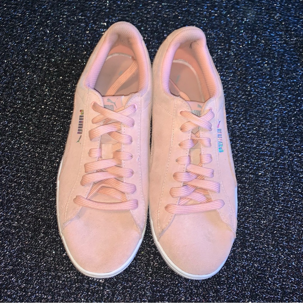 Light Pink Puma Suede Sneakers (9.5) - Gem